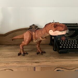 Toys | 217 Mattel Jurassic World Extreme Battle Damage Trex ...
